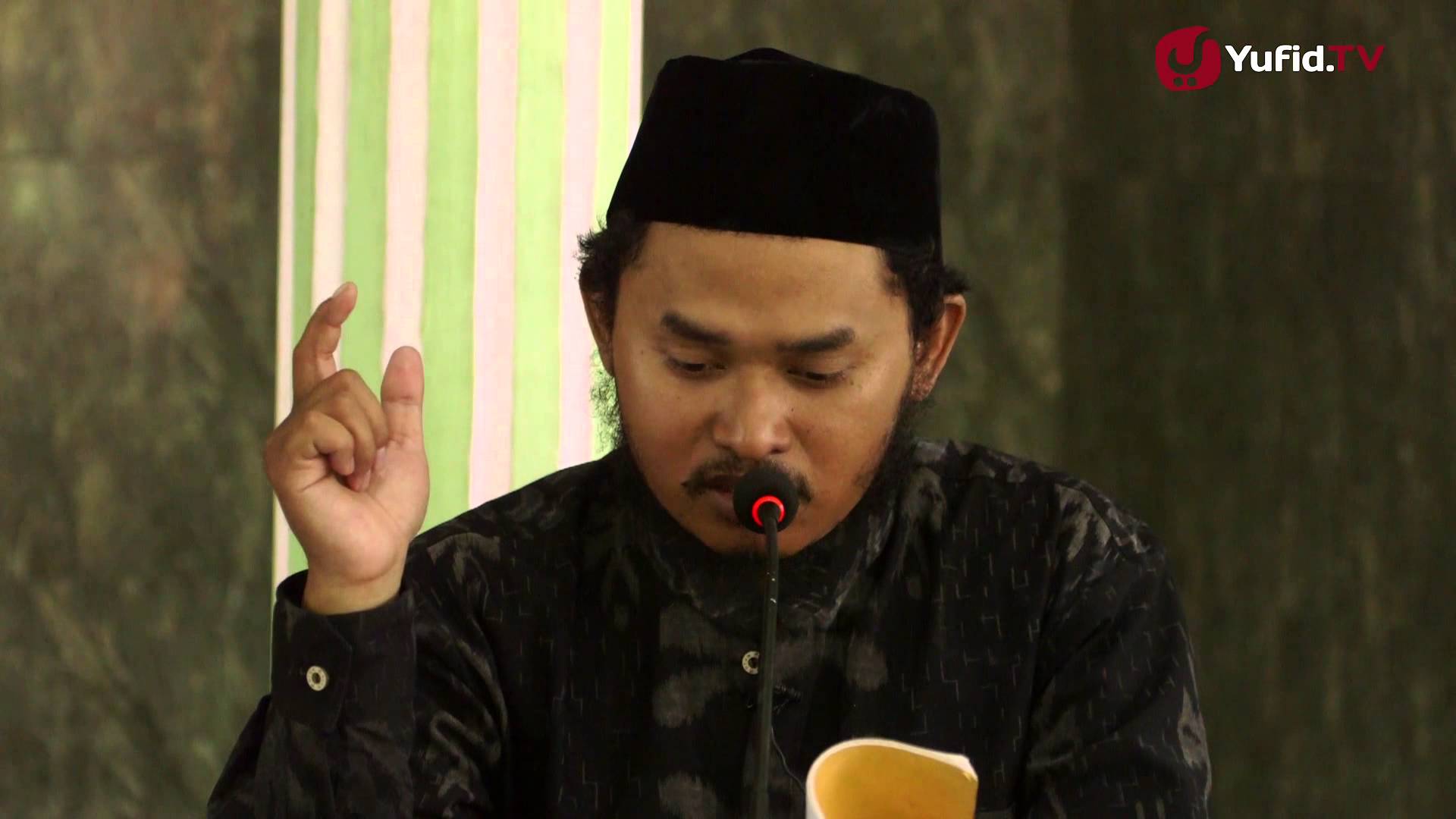 Faidah-Faidah Dari Surat Al-Fatihah 1 – Ustadz Ari Wahyudi | Yufid TV ...